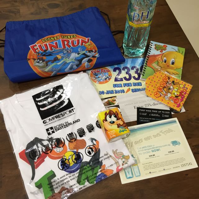 Looney Tunes Fun Run Plus Free Goodies Bag, Hobbies & Toys, Memorabilia ...