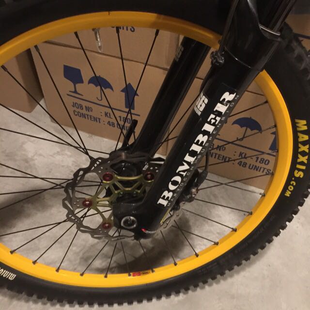 DH Bike Complete Intense Uzzi, Sports Equipment, Bicycles & Parts ...