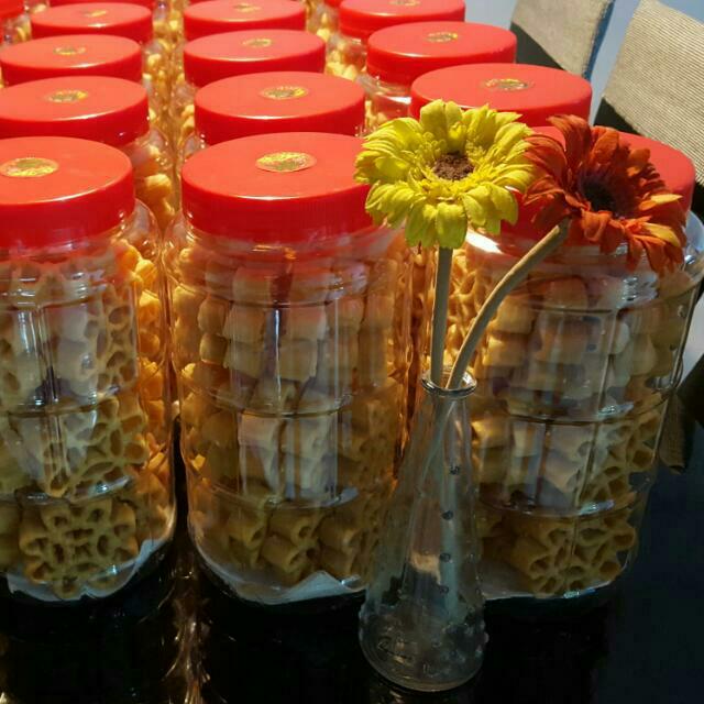 CNY BEEHIVE BISCUIT, Everything Else on Carousell