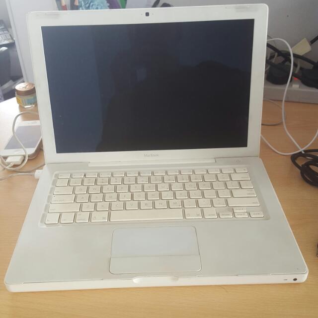 Macbook 13" (White Polycarbonate), Computers & Tech, Laptops ...