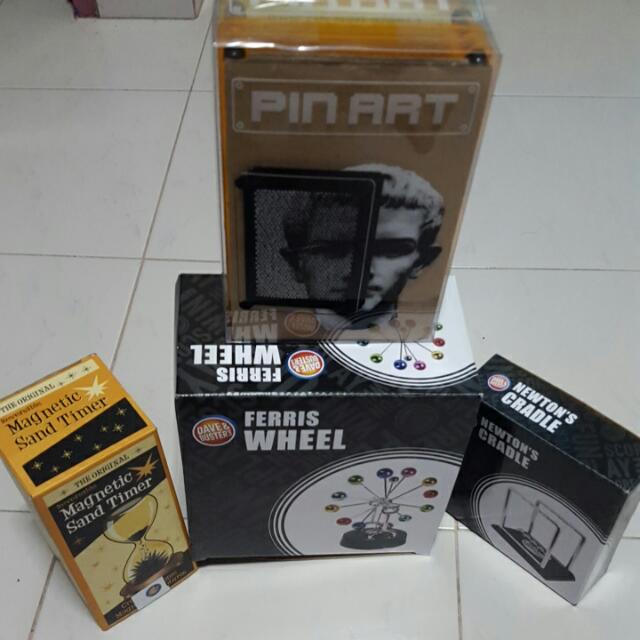 Ferris wheel , Newton Cradle , Magnetic Sand Timer And Pin Art ...