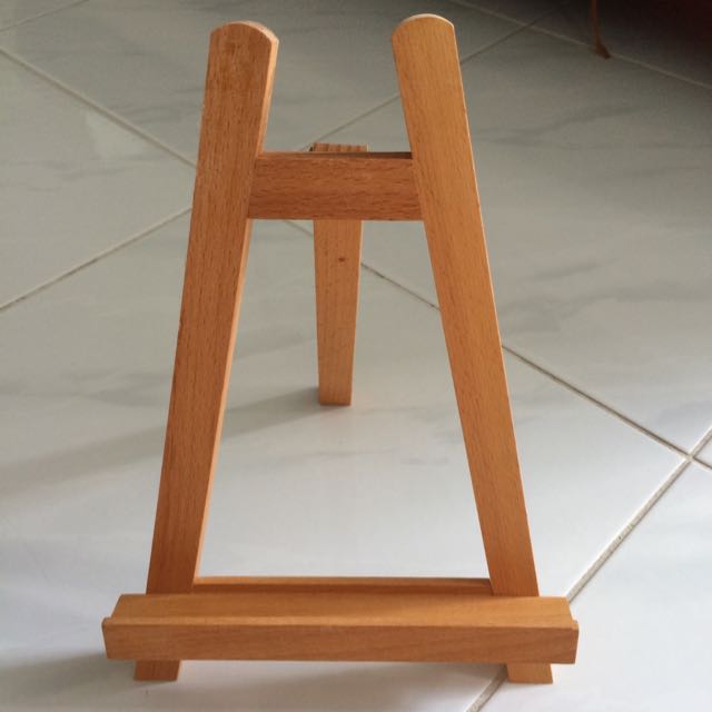 Easel Stands (Small), Hobbies & Toys, Stationery & Craft, Stationery ...