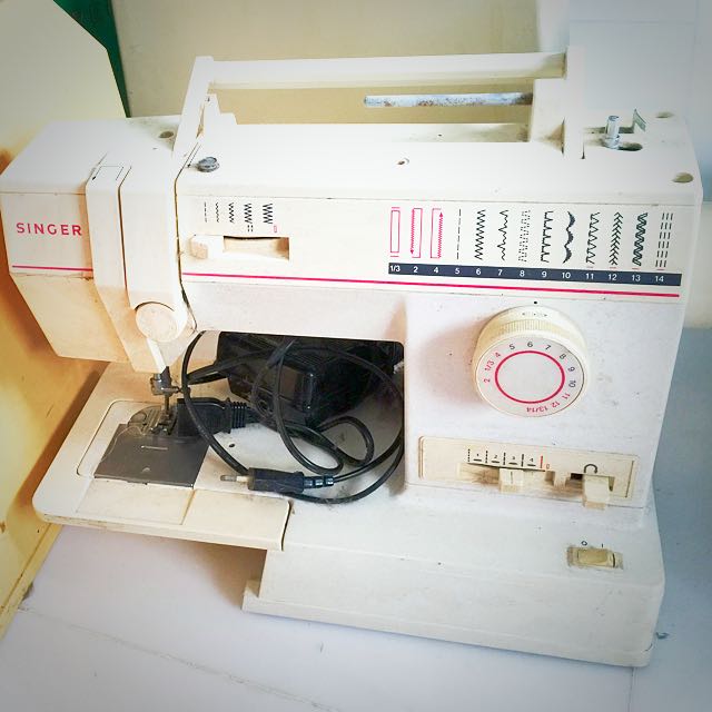 'Singer' electric Sewing Machine, Home Appliances on Carousell
