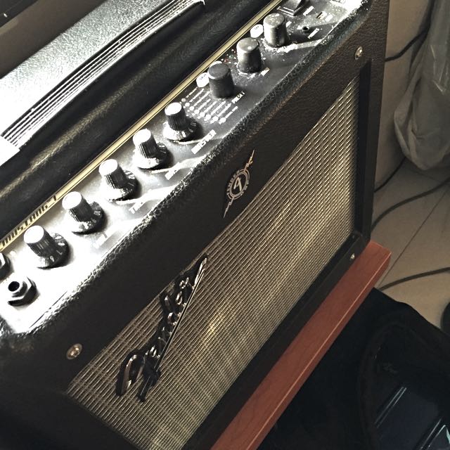 Fender Mustang 1 Version 2 DSP Guitar Amplifier (Very good condition ...