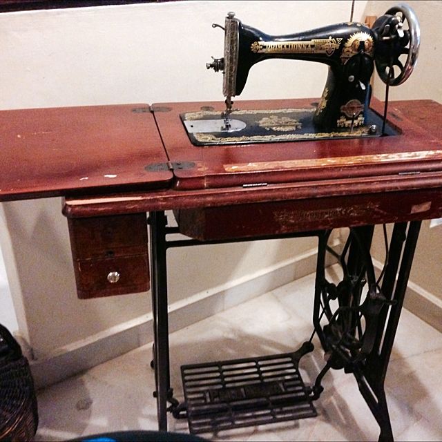 Vintage Antique Prima Donna Sewing Machine Antik, Hobbies & Toys ...