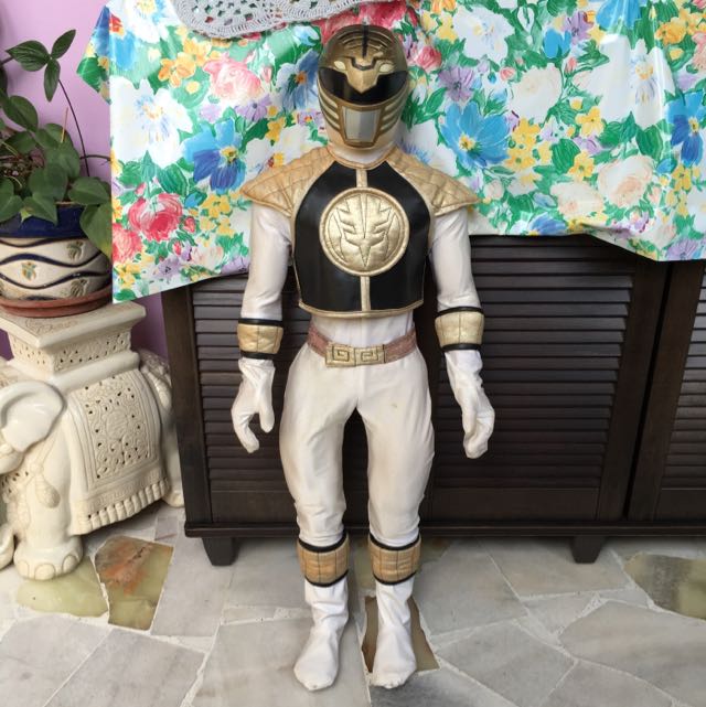 Mighty Morphin Power Ranger 3-foot Tall White Ranger Manequin + Costume ...