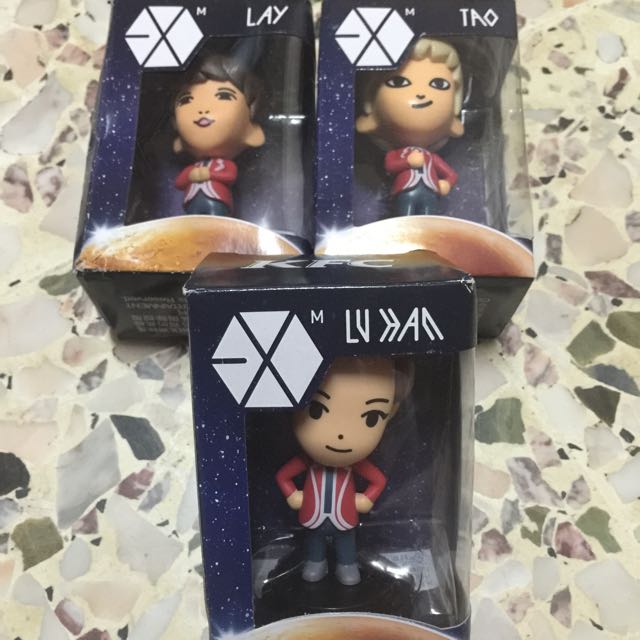 EXO KFC Figurine Dolls, Hobbies & Toys, Collectibles & Memorabilia, Fan ...
