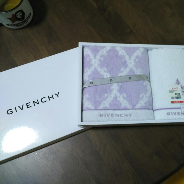 Givenchy Towel Set, Furniture & Home Living, Bedding & Towels on Carousell