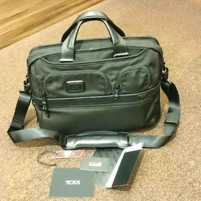 TUMI ALPHA 2 MEDIUM SLIM. T-Pass, Men's Fashion, Bags, Belt bags, Clutches and Pouches on Carousell