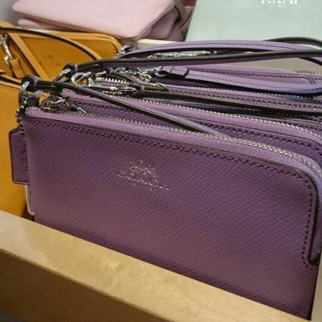 coach Wrislet Single Zip, 女裝, 手袋及銀包, 手拿包 - Carousell