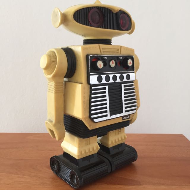 Vintage Battery Operated Robot Radio, Hobbies & Toys, Toys & Games on ...