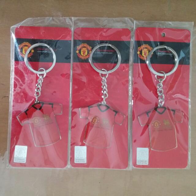 Authentic Man Utd - Singha Keychain, Sports Equipment, Sports & Games ...