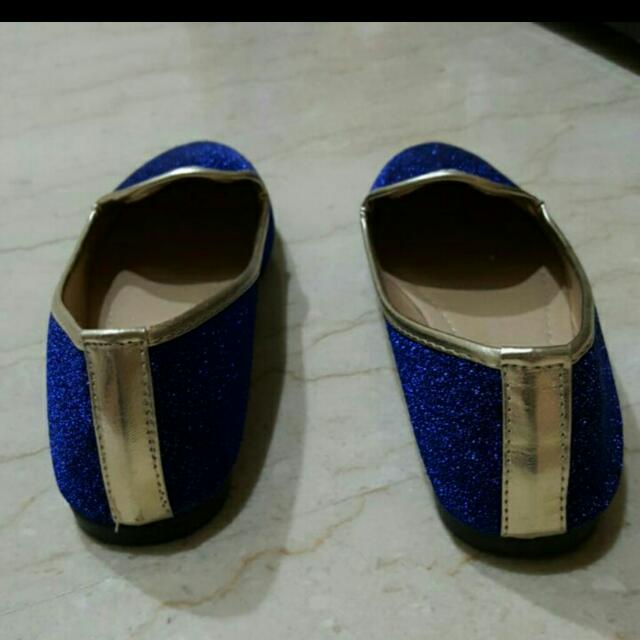 Shiny Blue Flat, Women's Fashion, Footwear, Flats on Carousell