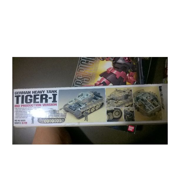 1/35 Academy Tiger-I Mid-Production with internal parts, Hobbies & Toys ...