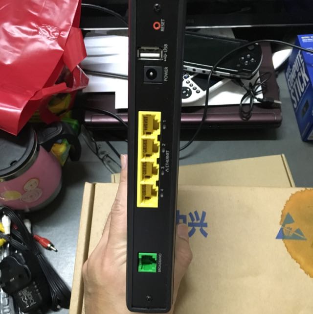 Singtel ADSL modem router (model: Aztech DSL1015EW), Computers & Tech ...