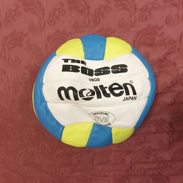 Molten Beach Volleyball: The Boss Polyurethane Outdoor Volleyball ...