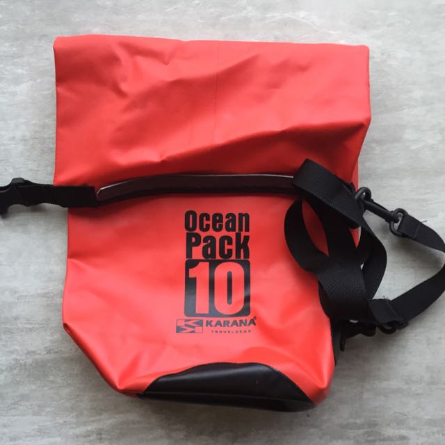 [RESERVED] Waterproof Bag (Ocean Pack 10L), Men's Fashion, Bags, Sling ...