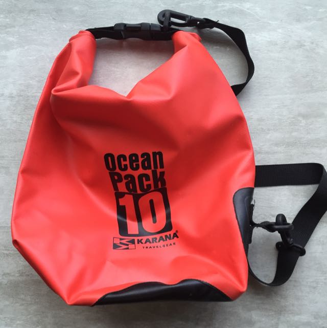 [RESERVED] Waterproof Bag (Ocean Pack 10L), Men's Fashion, Bags, Sling ...
