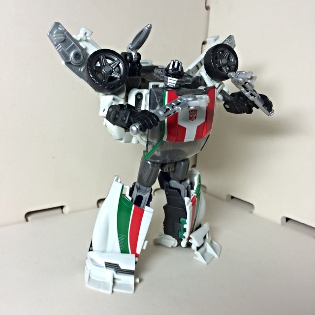 Prowl Bluestreak Wheeljack Classic Universe Generations, Hobbies & Toys ...
