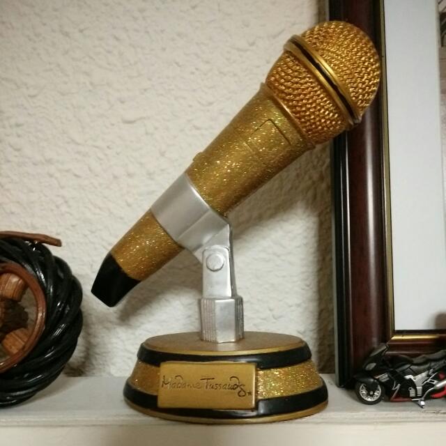Madame Tussauds' Gold Microphone Trophy, Everything Else on Carousell