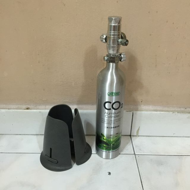 Pre-owned Arista 500ml CO2 Cylinder With Stand, Pet Supplies, Homes & Other Pet Accessories on ...