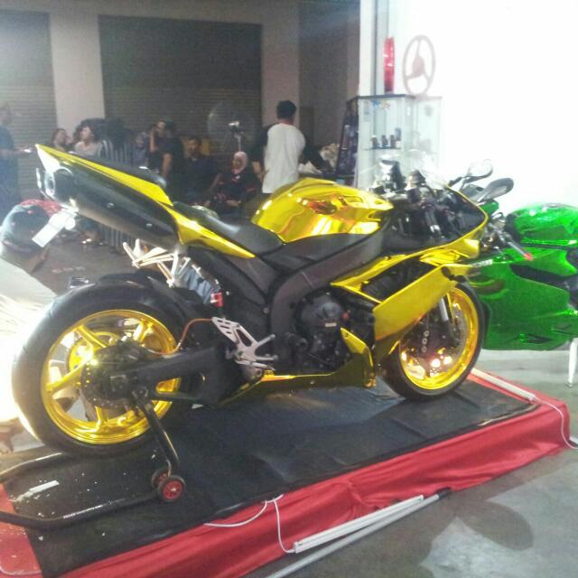 First Full Gold Chrome Yamaha R1 In Singapore Spray On Chrome And Not ...
