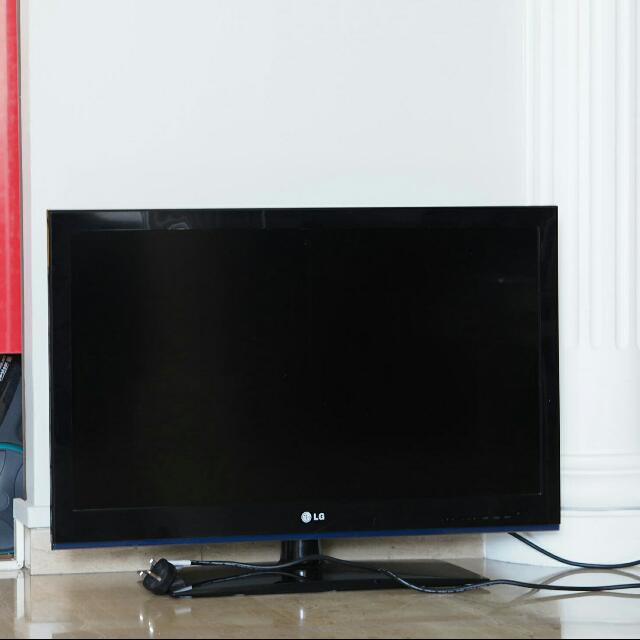 LG LCD TV 32 INCH, Furniture & Home Living, Furniture, TV Consoles on ...