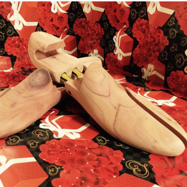 Premium Red Cedar Wood Shoe tree, Men's Fashion, Footwear, Dress Shoes ...