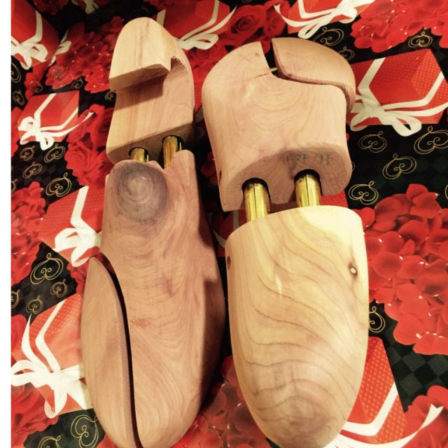 Premium Red Cedar Wood Shoe tree, Men's Fashion, Footwear, Dress Shoes ...