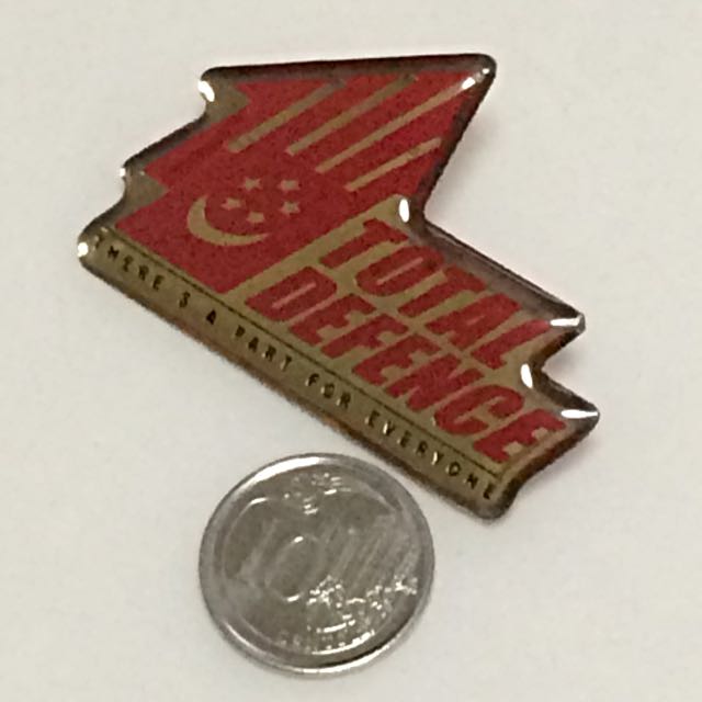 Vintage 80's TOTAL DEFENCE BADGE, Hobbies & Toys, Memorabilia ...