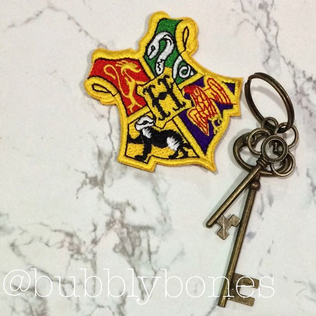 Hogwarts Crest, Hobbies & Toys, Stationery & Craft, Handmade Craft on ...