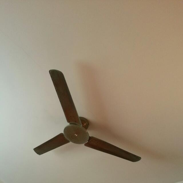 Used Ceiling Fan, Pls Dismantle It And Self Collect, Furniture & Home ...