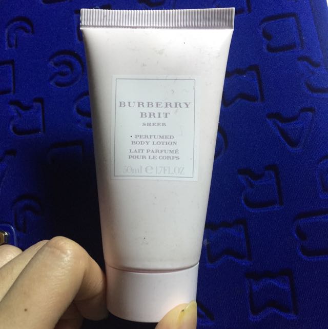 Burberry Brit Sheer perfumed body lotion 50ml 身體乳, 美容＆化妝品, 健康及美容 - 香水＆香 ...