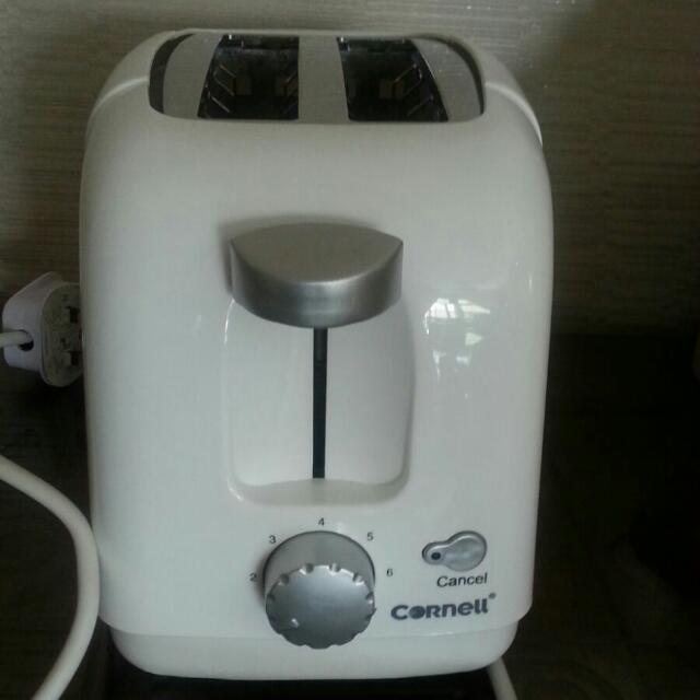 Cornell Bread Toaster, TV & Home Appliances, Kitchen Appliances, Ovens & Toasters on Carousell