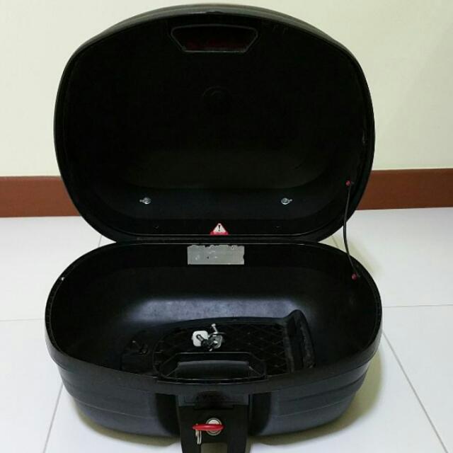 Givi E33 Storage Box With Givi Backrest, Car Accessories on Carousell