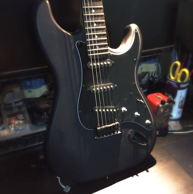 Condor Stratocaster Electric Guitar, Hobbies & Toys, Music & Media ...