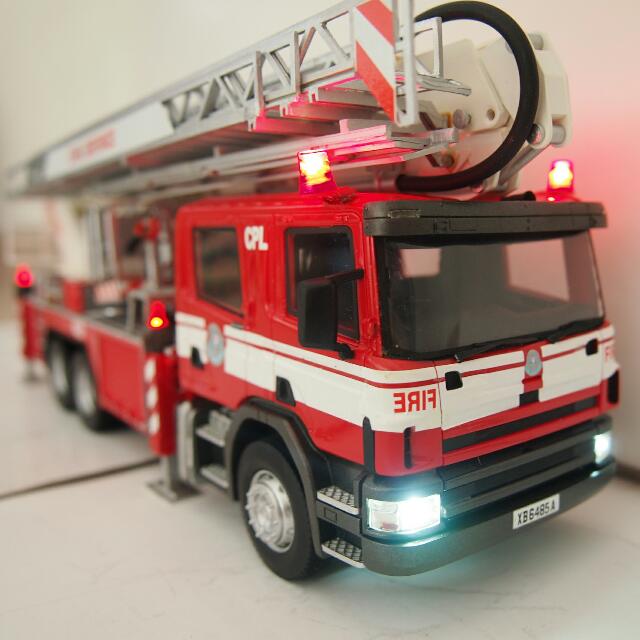 Masterpiece Collectibles 1:32 Combined Platform Ladder (CPL) SCDF Fire ...