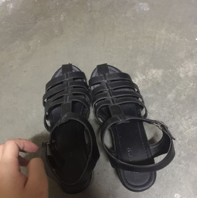 Creep Shoe, Women's Fashion, Footwear, Sneakers on Carousell