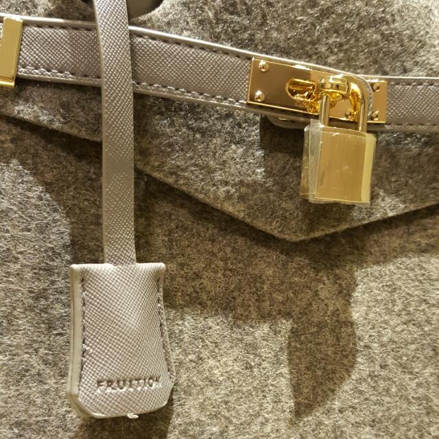 Grace 陳泱瑾 品牌 Fruition 滿額贈 毛泥織布凱莉包, 她的時尚, 珠寶、飾品與收納, 寶石在旋轉拍賣