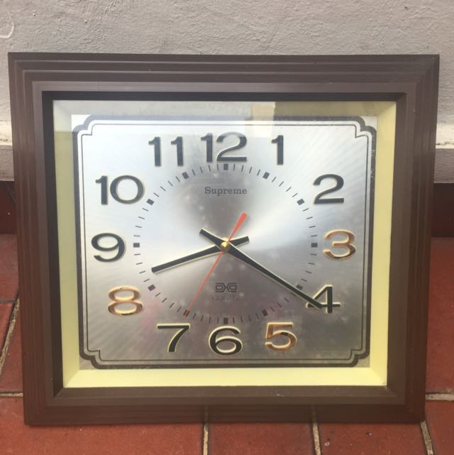 Vintage Wall Clock Supreme Quartz, Hobbies & Toys, Memorabilia ...