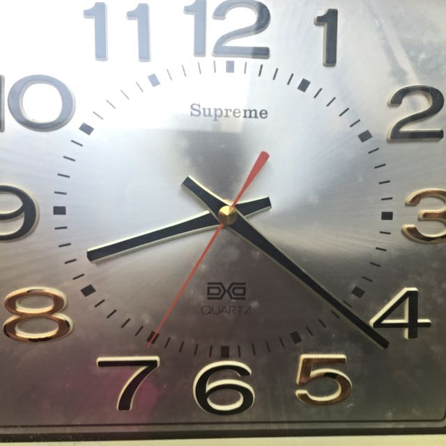 Vintage Wall Clock Supreme Quartz, Hobbies & Toys, Memorabilia ...