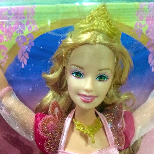 2006 Barbie 12 Dancing Princesses Interactive Princess Genevieve with ...