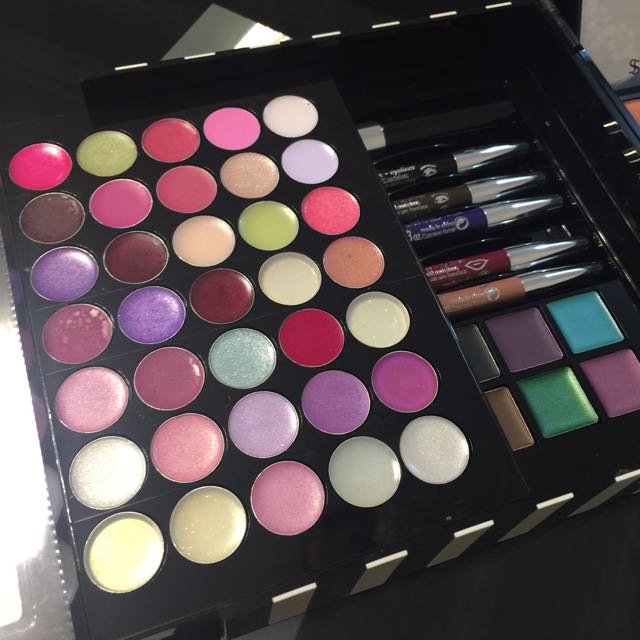 New Sephora Pallet Only $40, Women's Fashion, Muslimah Fashion ...