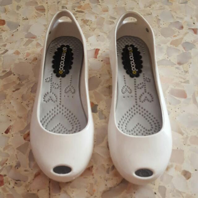 Monobo White Pump (Reserved), Women's Fashion, Tops, Other Tops on ...