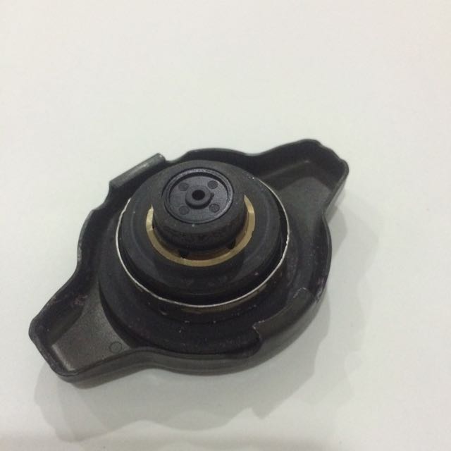 Radiator Cap (with Valve) - SPAC 0.9 Bar, Car Accessories on Carousell