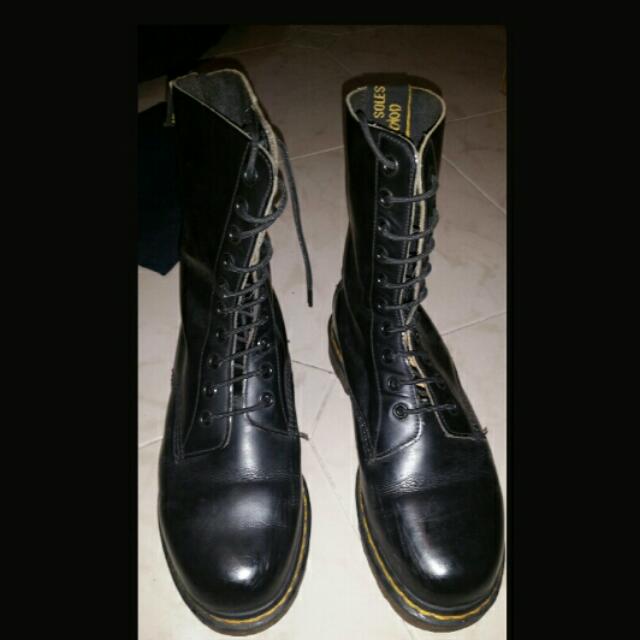 Doc Marten Boots, Men's Fashion, Footwear, Boots on Carousell