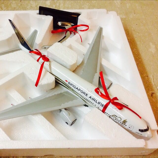 SIA B777-200 Jubilee Aircraft Model BNIB, Hobbies & Toys, Toys & Games ...