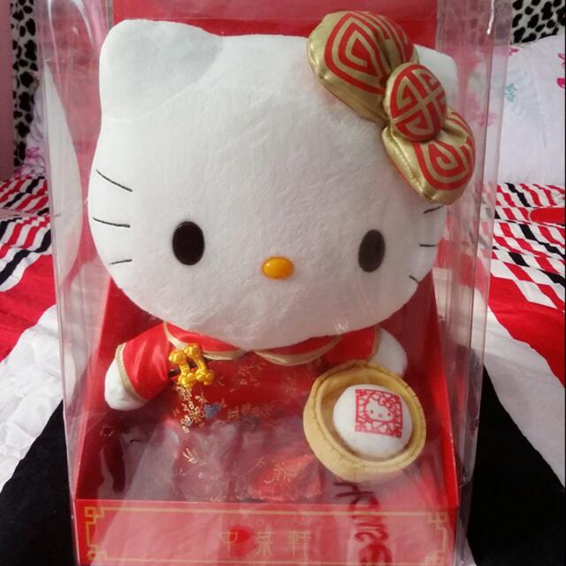 BN Hello Kitty Dim Sum Plush, Women's Fashion, Bags & Wallets, Wallets ...
