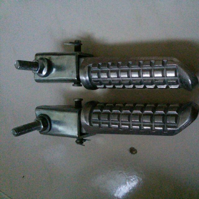 Rxz Footrest, Car Accessories on Carousell
