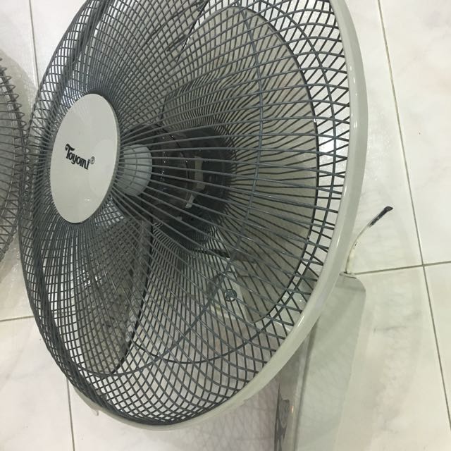 Wall-mounted fan (X2), TV & Home Appliances, Electrical, Adaptors ...